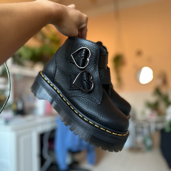 Dr. Martens | Shoes | Doc Marten Devon Heart Leather Platform Boots ...